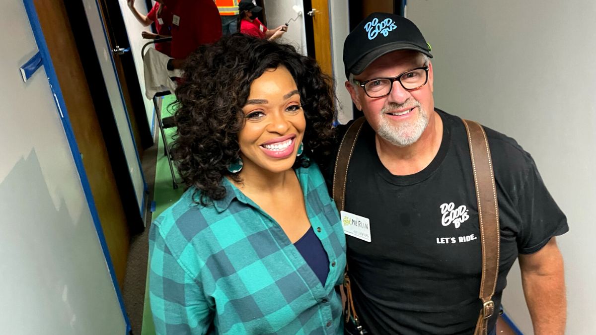 Take a Ride on the “Do Good Bus” – NBC Los Angeles