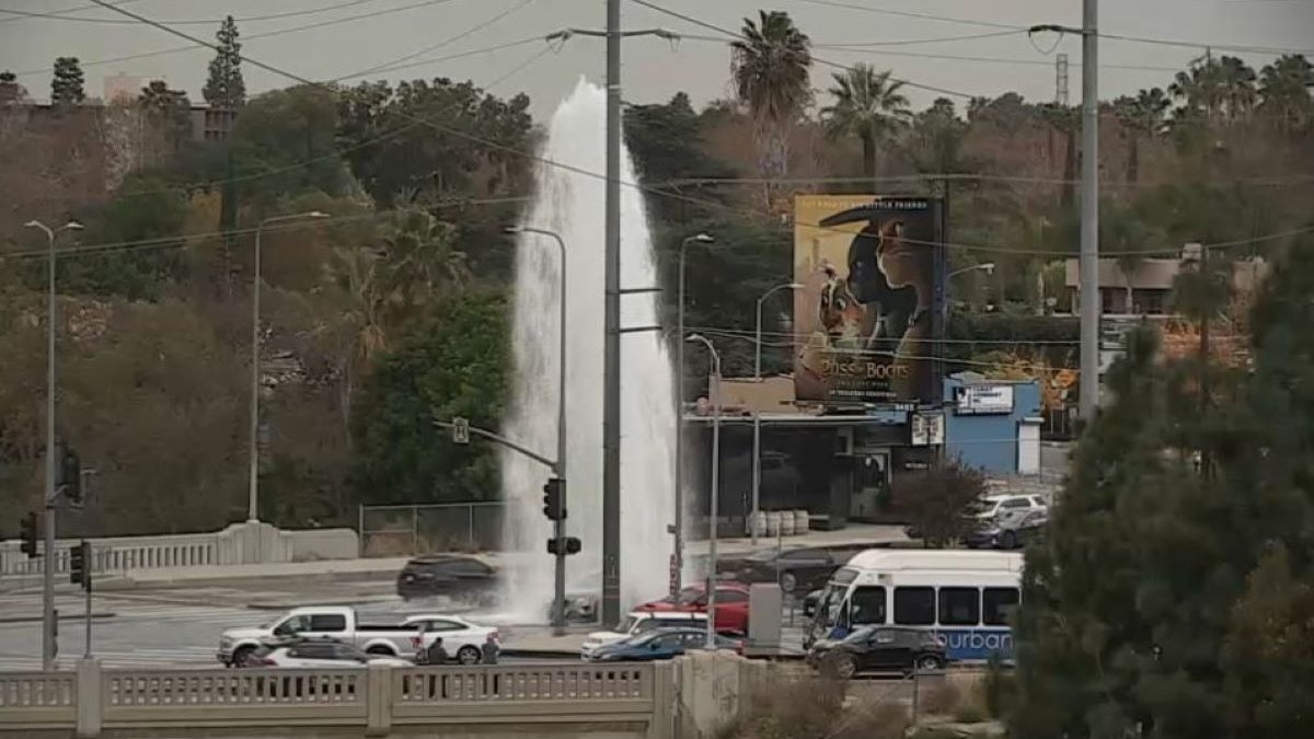 SUV Crashes Into Hydrant in Universal City – NBC Los Angeles
