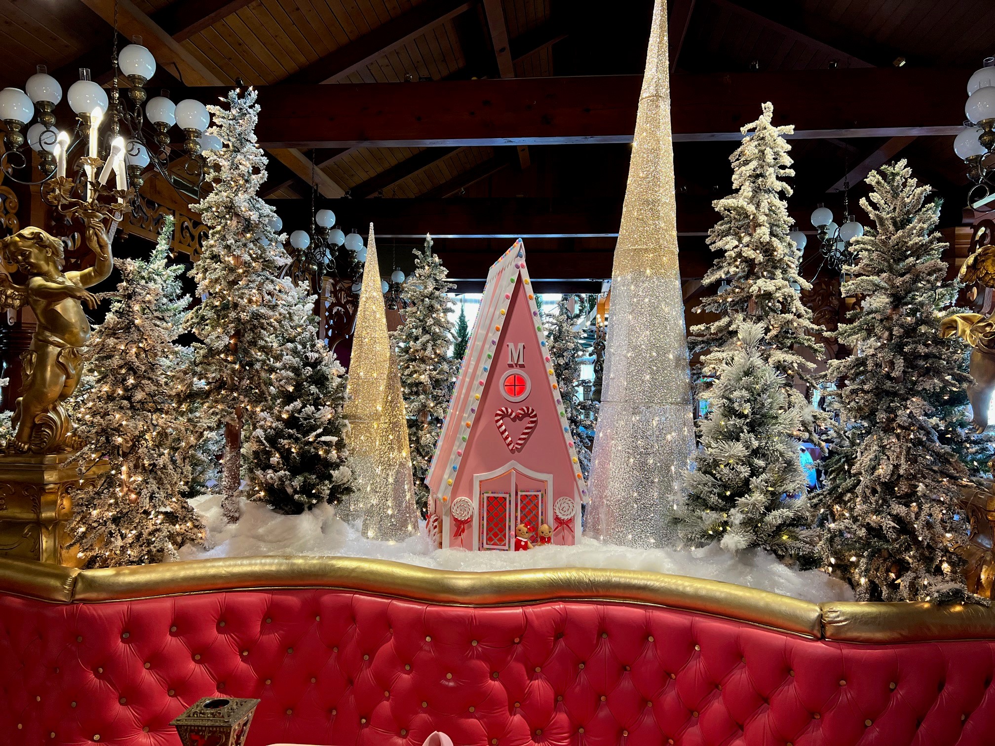 Madonna Inn Greets the Season in Merry Maximalist Style – NBC Los Angeles