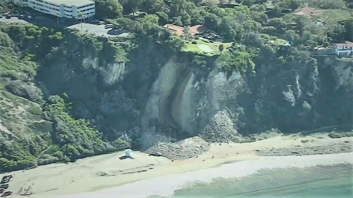 Landslide Sends Boulders Tumbling Down SoCal Cliff NBC Los Angeles Landslide Sends Boulders Tumbling Down SoCal Cliff NBC Los Angeles