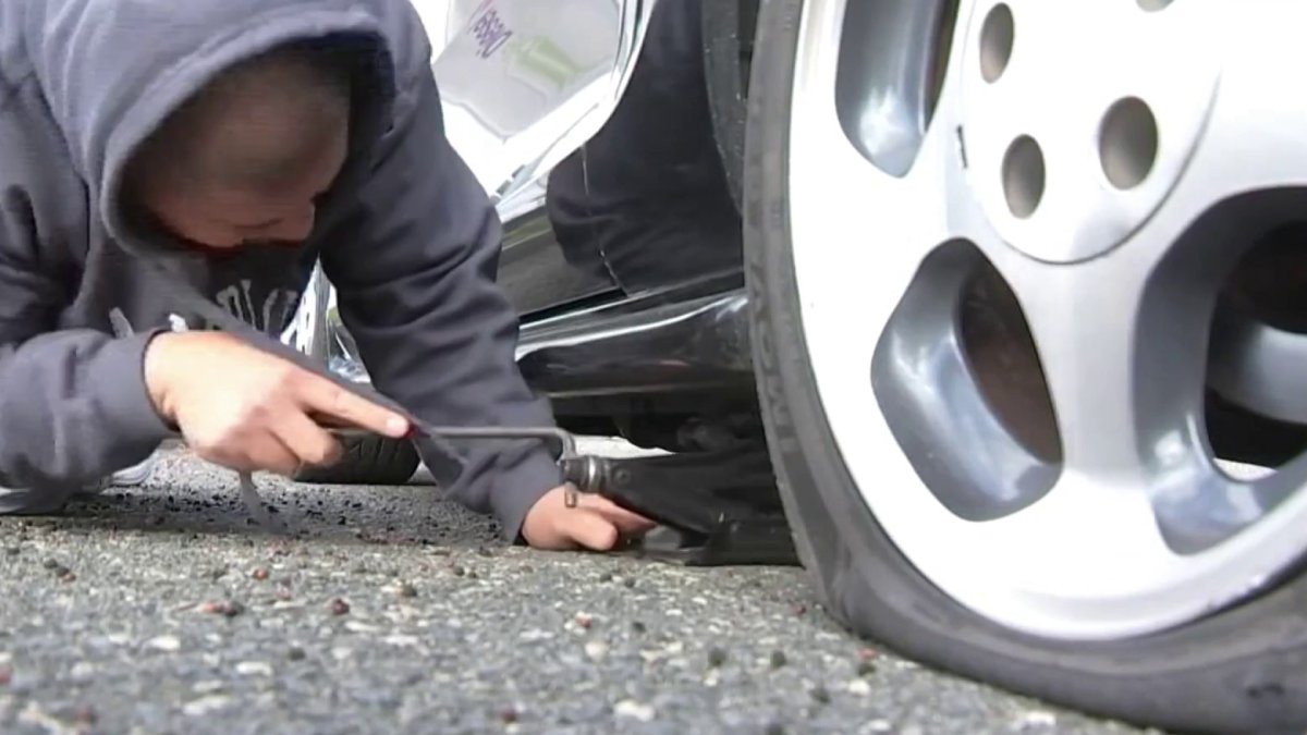 City Receives Hundreds of Calls About LA Potholes – NBC Los Angeles