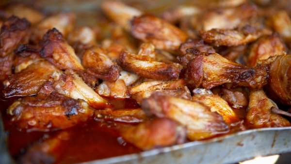 Illinois schools worker who stole chicken wings gets 9 years: Reports ...