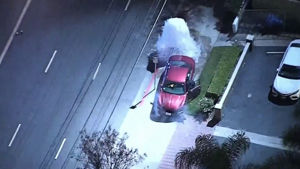 Watch: Driver Crashes Into Hydrant in LA Chase – NBC Los Angeles