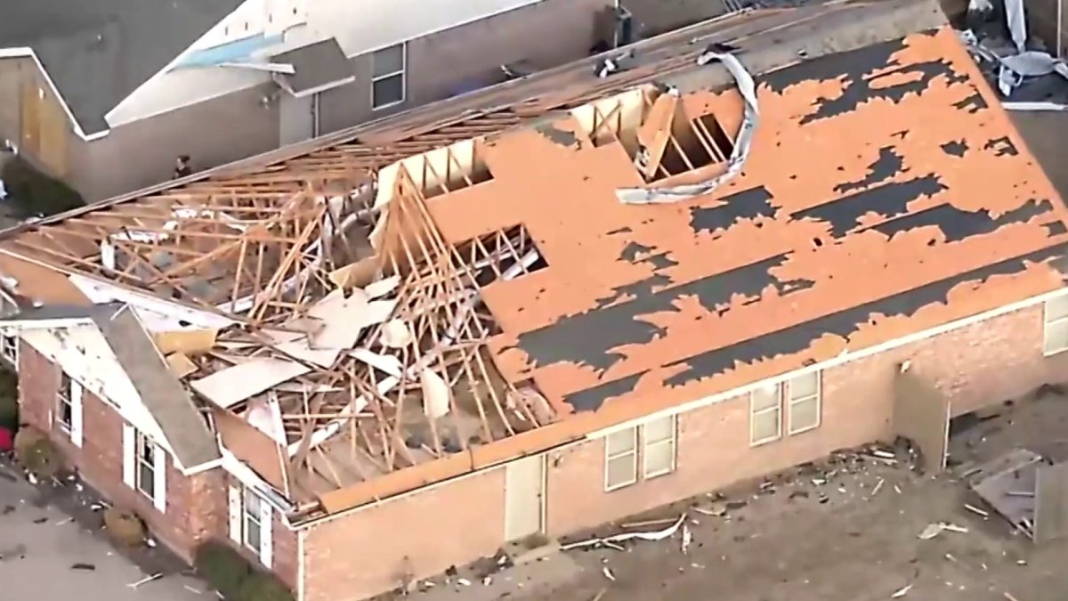 Oklahoma Hit With Severe Weather, Tornadoes Touch Down – NBC Los Angeles
