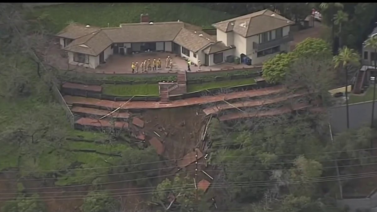 Mudslide Forces People From Beverly Crest Homes Nbc Los Angeles