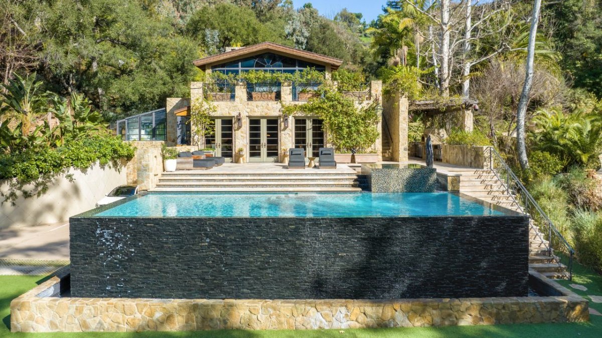 Jennifer Lopez Puts $42.5 Million Mansion Up For Sale in Los Angeles ...