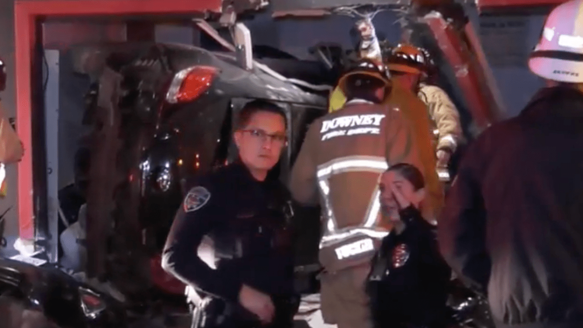 Suspected DUI Driver Crashes into Building in Downey – NBC Los Angeles Suspected DUI Driver Crashes into Building in Downey – NBC Los Angeles