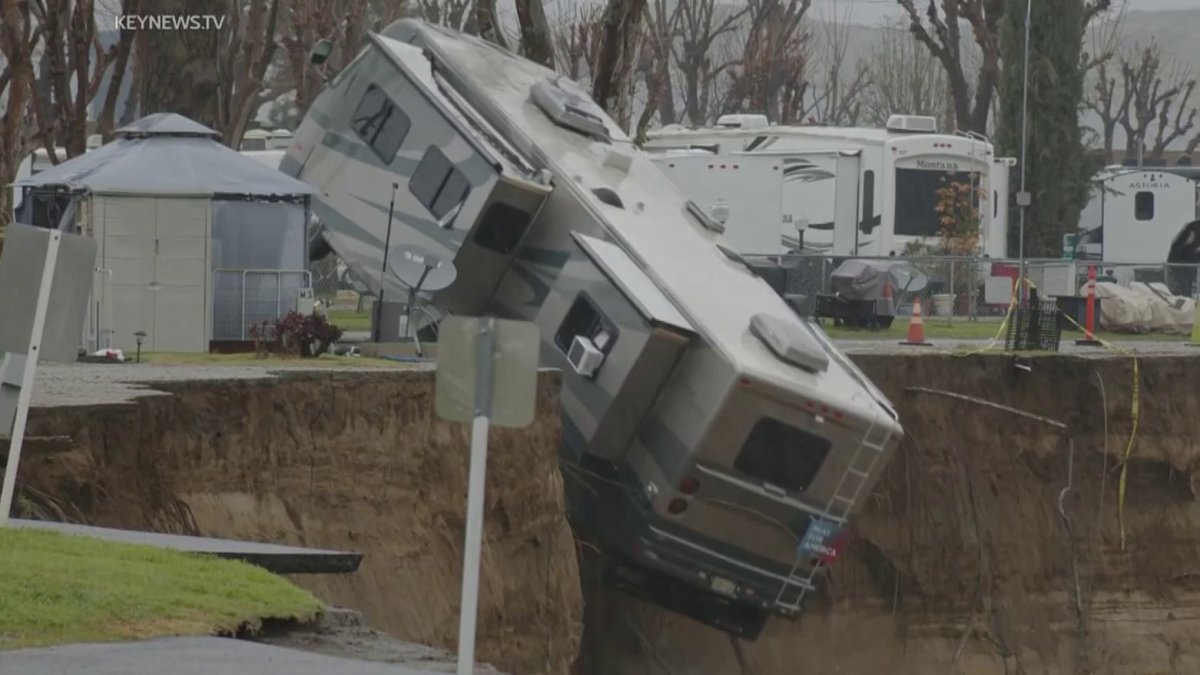 Watch: Motorhome at SoCal RV Park Falls Into Santa Clara River – NBC ...