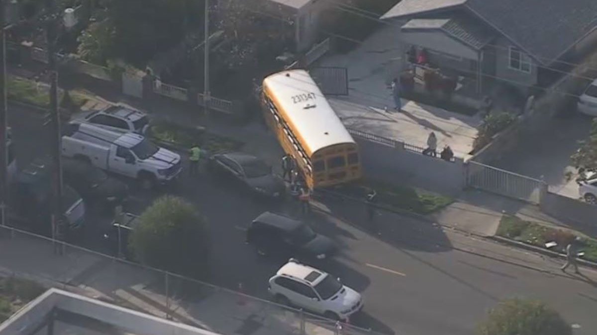 School Bus Crashes in South LA Neighborhood – NBC Los Angeles