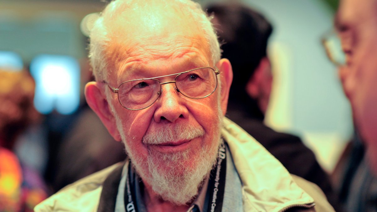 Mad Magazine Cartoonist Al Jaffee Dead at 102 – NBC Los Angeles