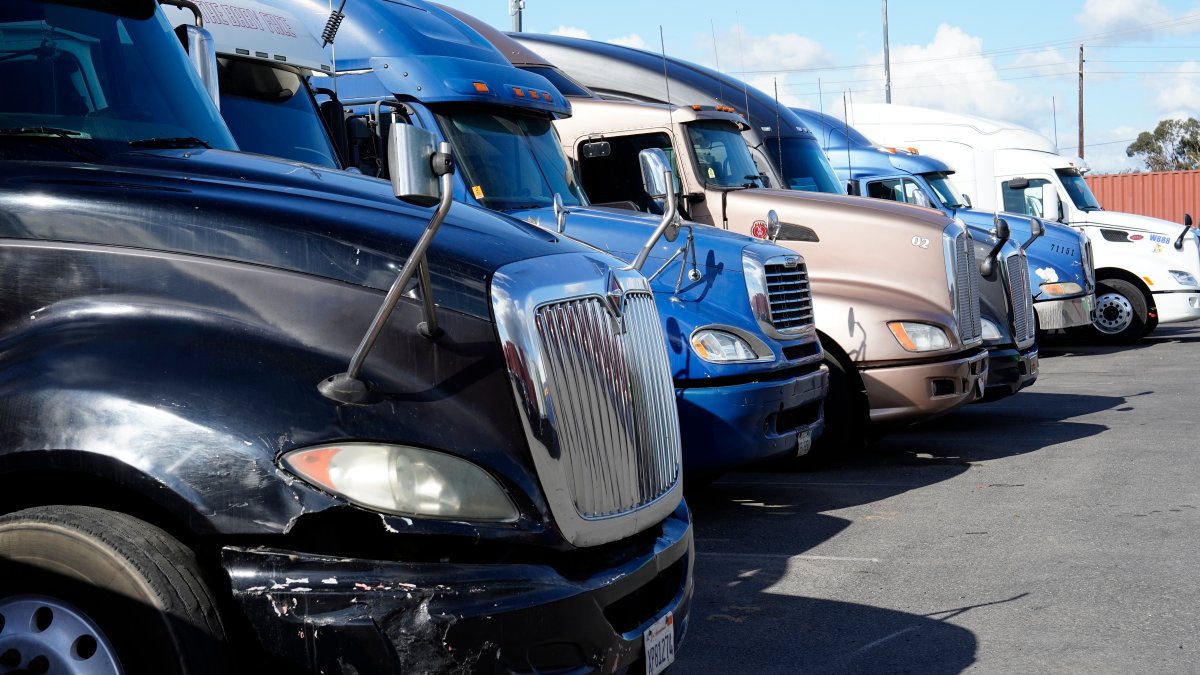 California OKs Phasing Out Big Diesel Trucks – NBC Los Angeles