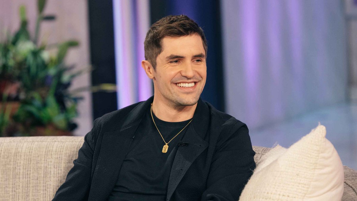 ‘Ted Lasso’ Star Says Girlfriend Caught Him ‘Playing With Himself’ in FIFA – NBC Los Angeles