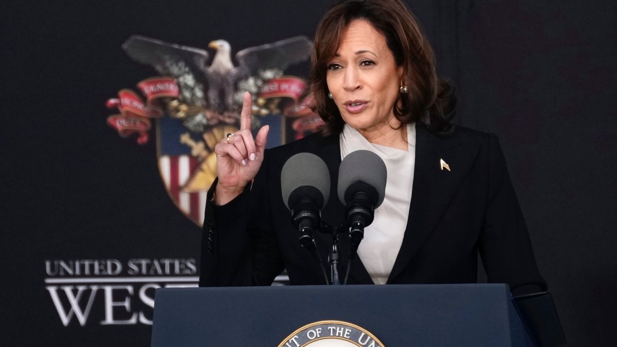 Kamala Harris Delivers Historic Commencement Speech to West Point Grads ...