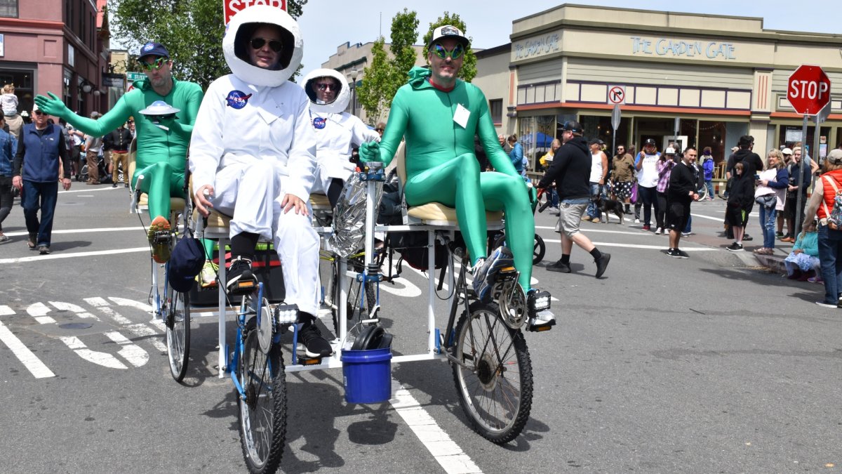 Strange Machines on the Move: The Kinetic Grand Championship Is a ...