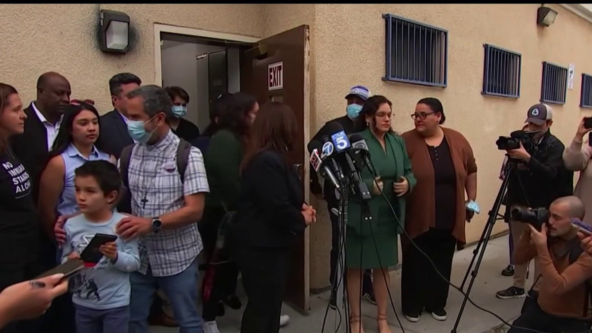 La Officials React To Busload Of Migrants From Texas Nbc Los Angeles