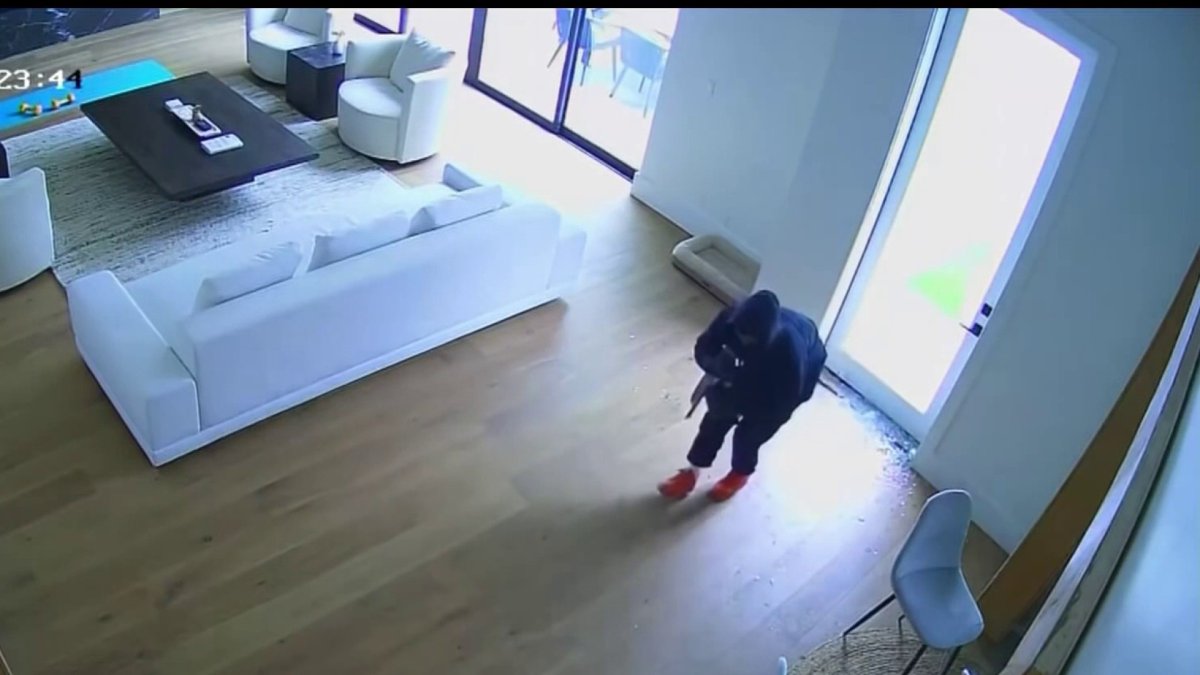 Brazen Burglary Caught on Camera in the San Fernando Valley – NBC Los Angeles