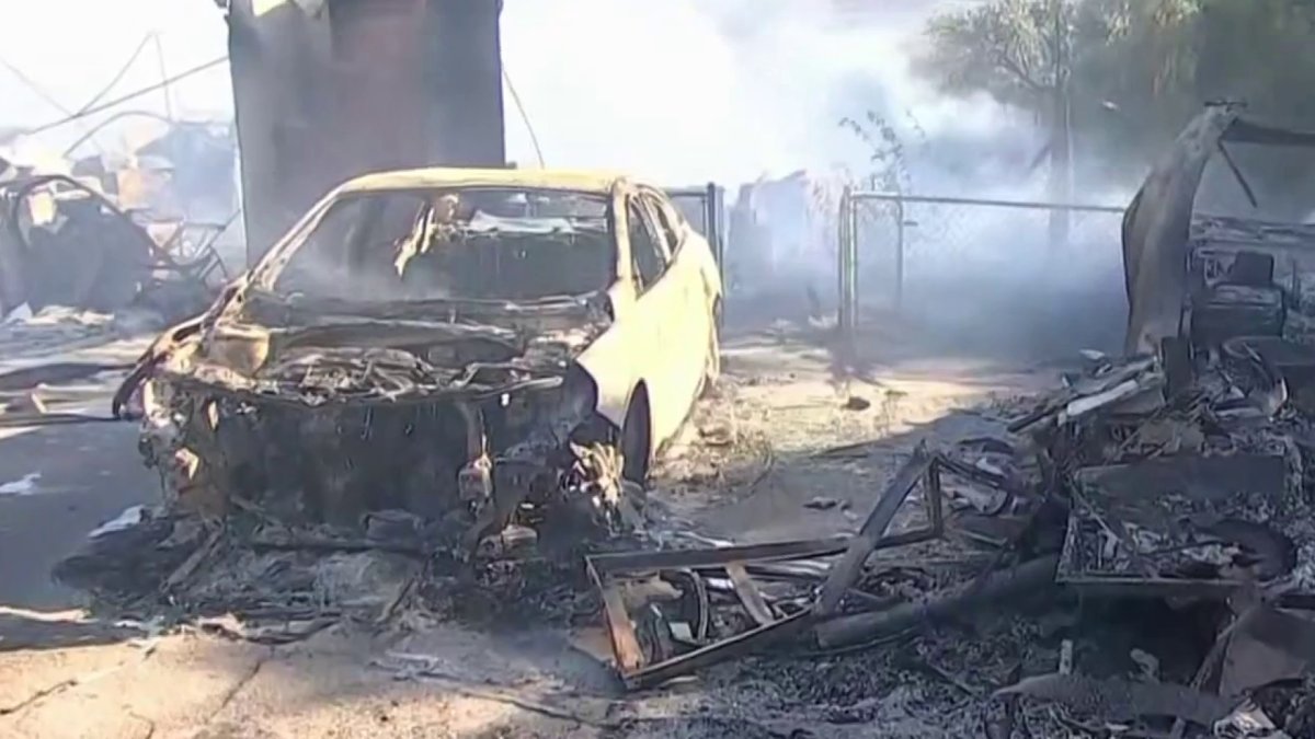Brush fire burns two homes in Perris – NBC Los Angeles