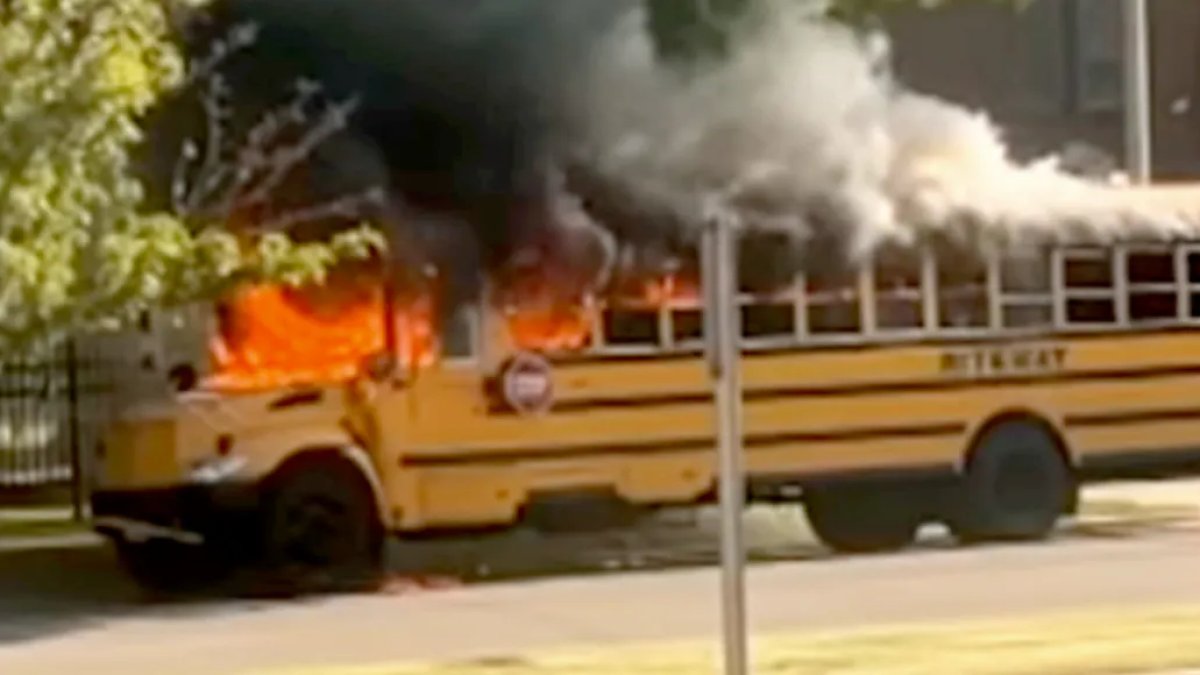 Driver Who Is 8 Months Pregnant Saves Students From Burning School Bus ...