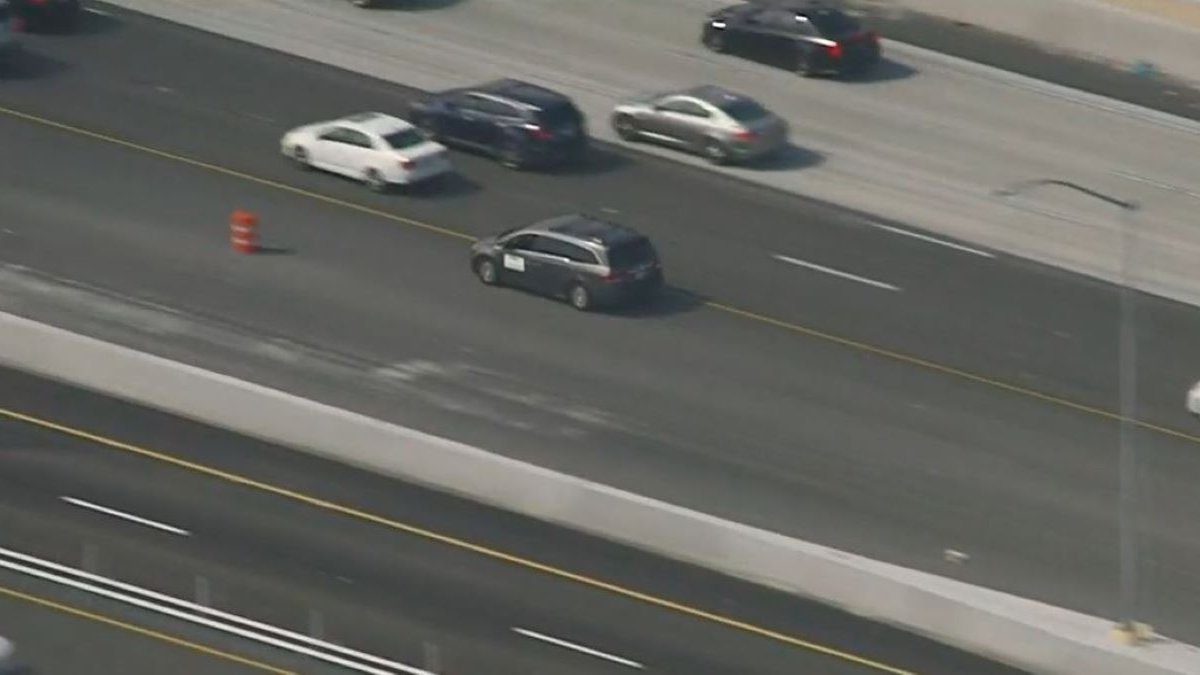 Officers chase stolen minivan from LA to San Diego County – NBC Los Angeles