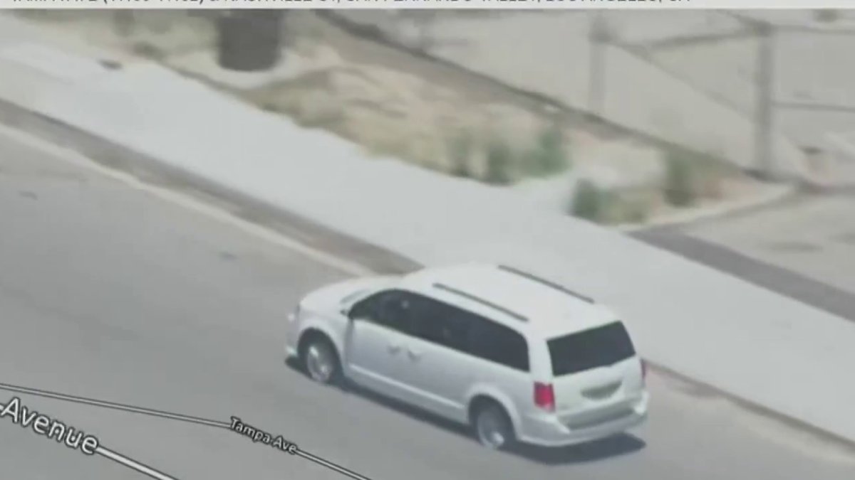 Driver steals multiple vehicles during pursuit – NBC Los Angeles