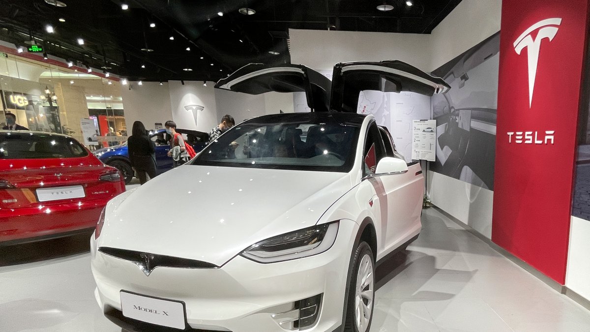 Tesla issues recall nearly 16,000 vehicles over seat belt issues – NBC ...