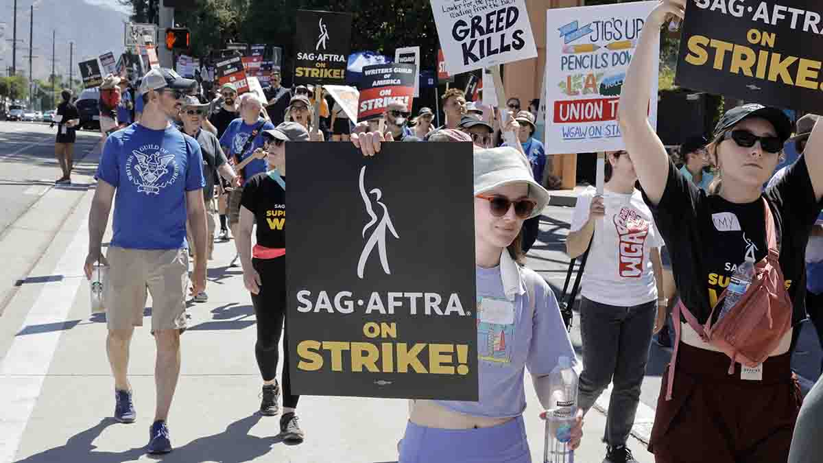 Why some actors are making movies during the SAG-AFTRA strike – NBC Los ...