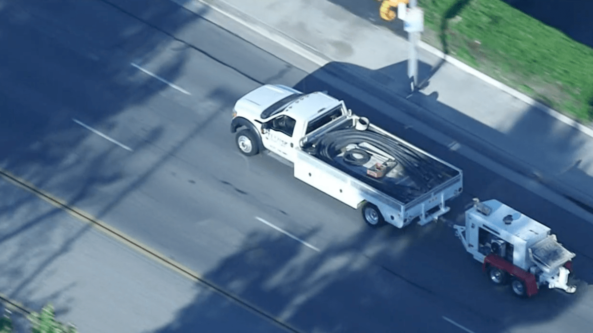 Driver surrenders after pursuit in stolen truck – NBC Los Angeles