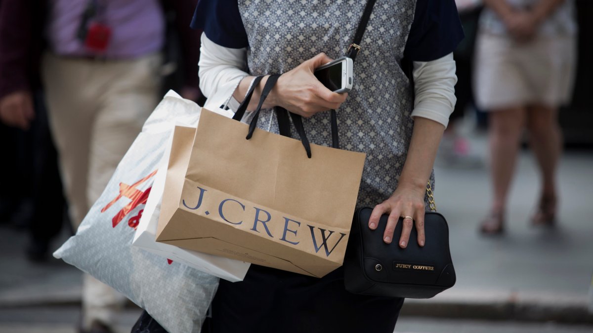 Average consumer carries $5,947 in credit card debt — a 10-year high ...