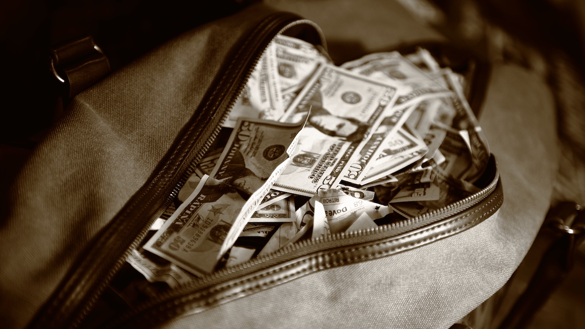 Connecticut man arrested after finding bag full of cash in Trumbull ...