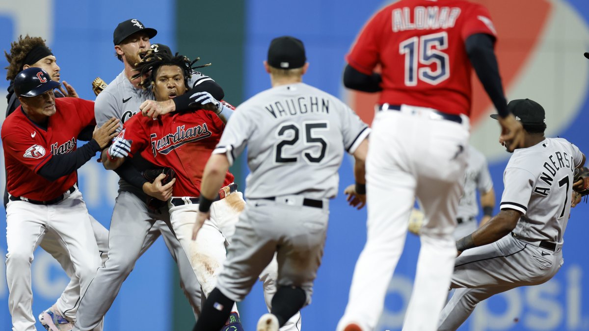 MLB fans react to Tim Anderson-Jose Ramirez brawl – NBC Los Angeles