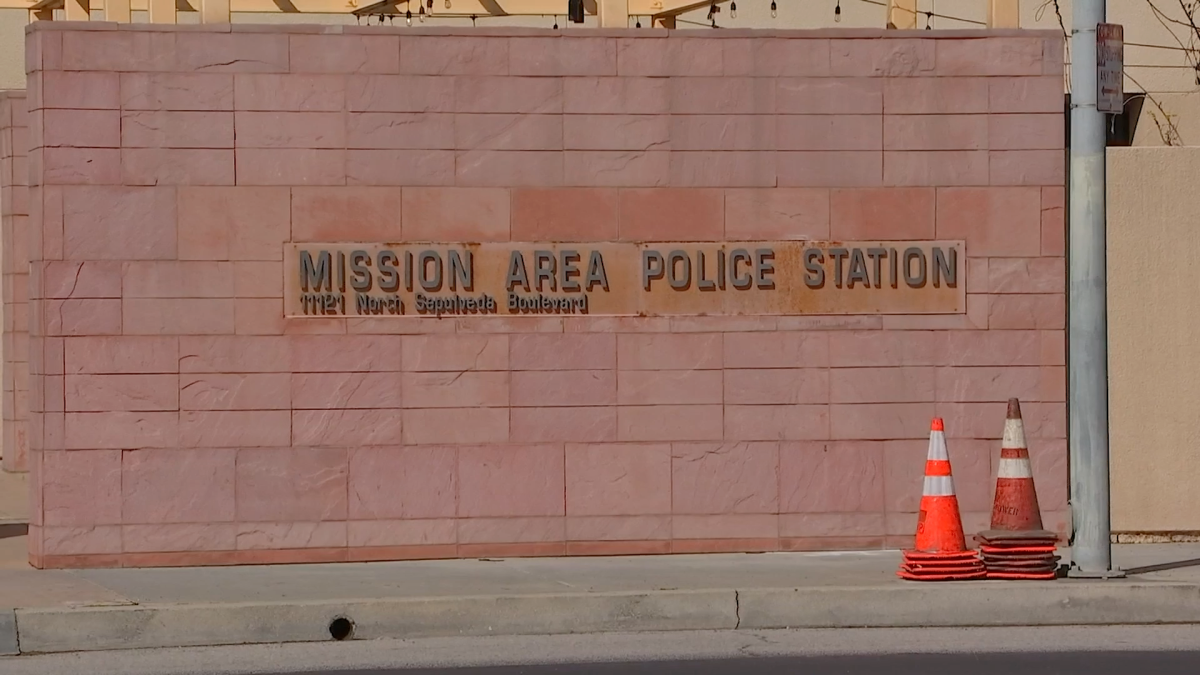 LAPD chief, mayor confirm FBI probe of gang officers – NBC Los Angeles