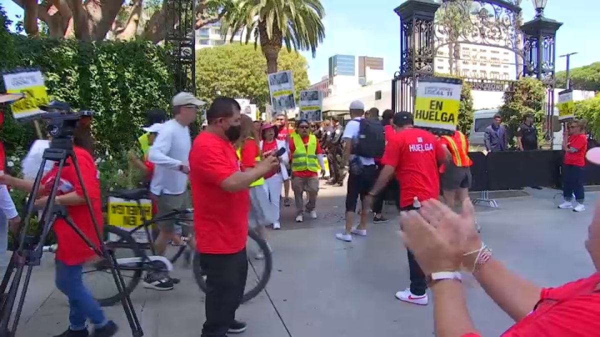 Hotel security, striking workers clash in Santa Monica – NBC Los Angeles