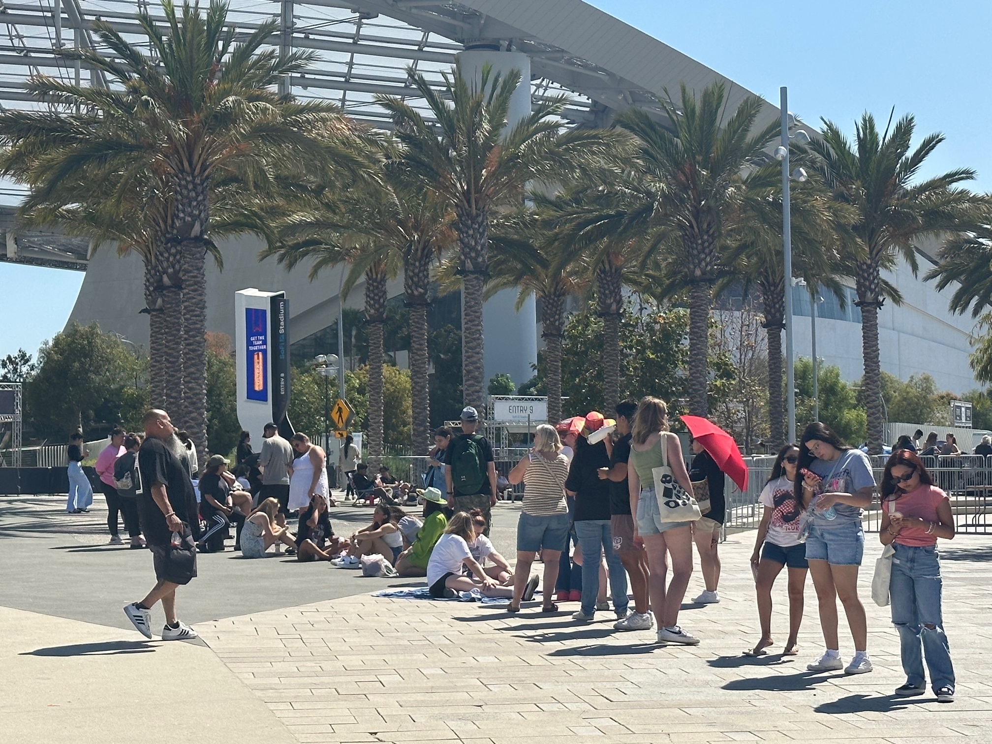 Scenes from Taylor Swift’s Eras Tour at SoFi Stadium – NBC Los Angeles