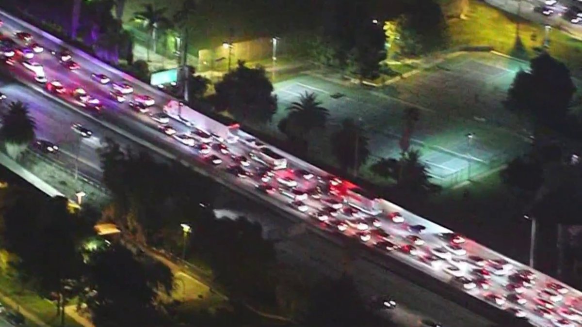 Protestors block 101 freeway in downtown – NBC Los Angeles