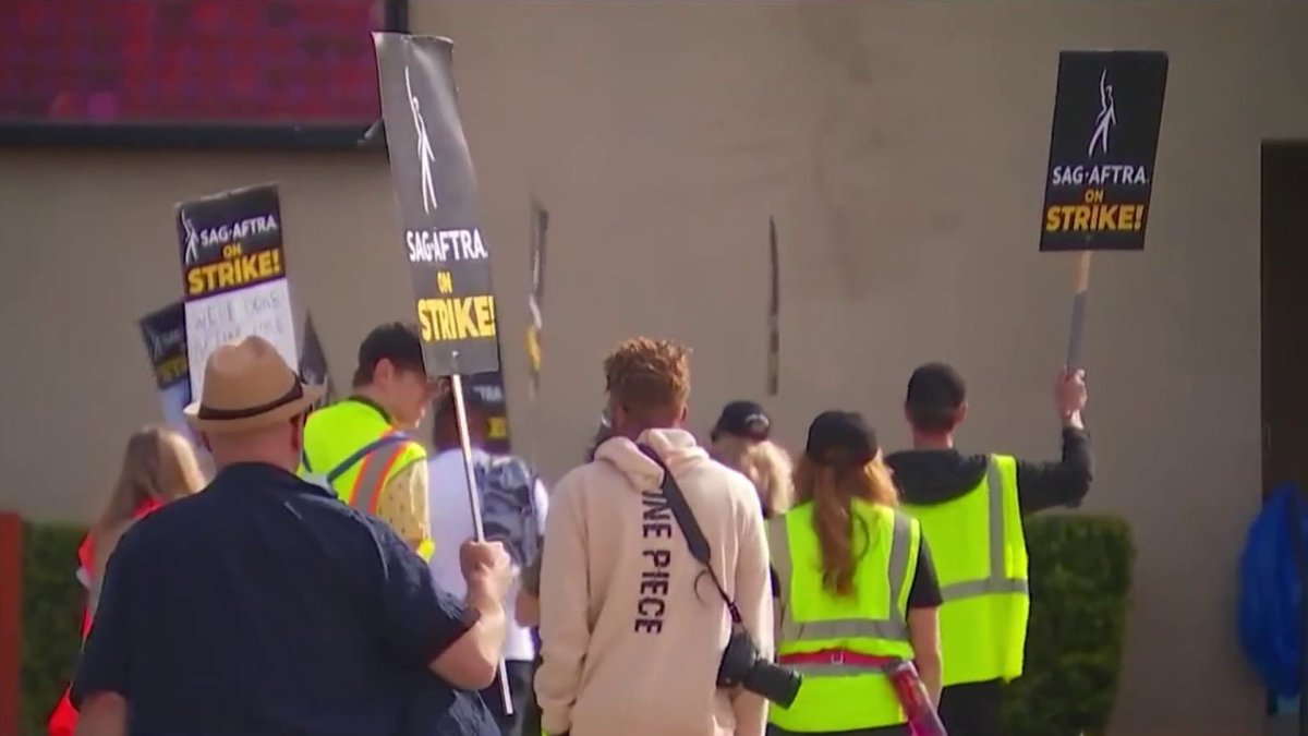 WGA members to vote on tentative deal – NBC Los Angeles