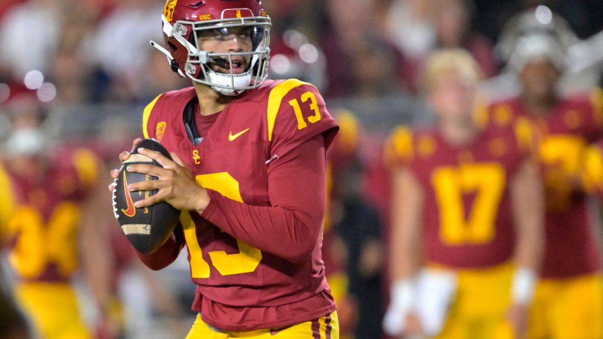 Caleb Williams propels No. 6 USC to a 49-point first half in a 56-10 ...