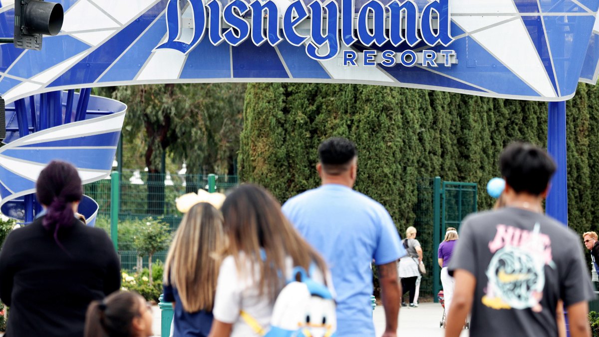 Disneyland employees avert strike with tentative agreement – NBC Los ...