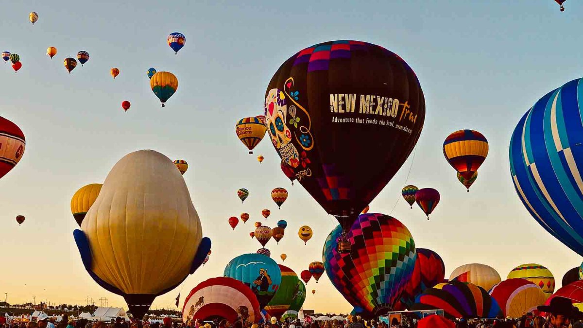 Albuquerque International Balloon Fiesta colors the New Mexico sky ...