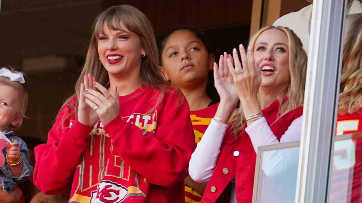 Taylor Swift and Brittany Mahomes use new handshake at Chiefs game ...