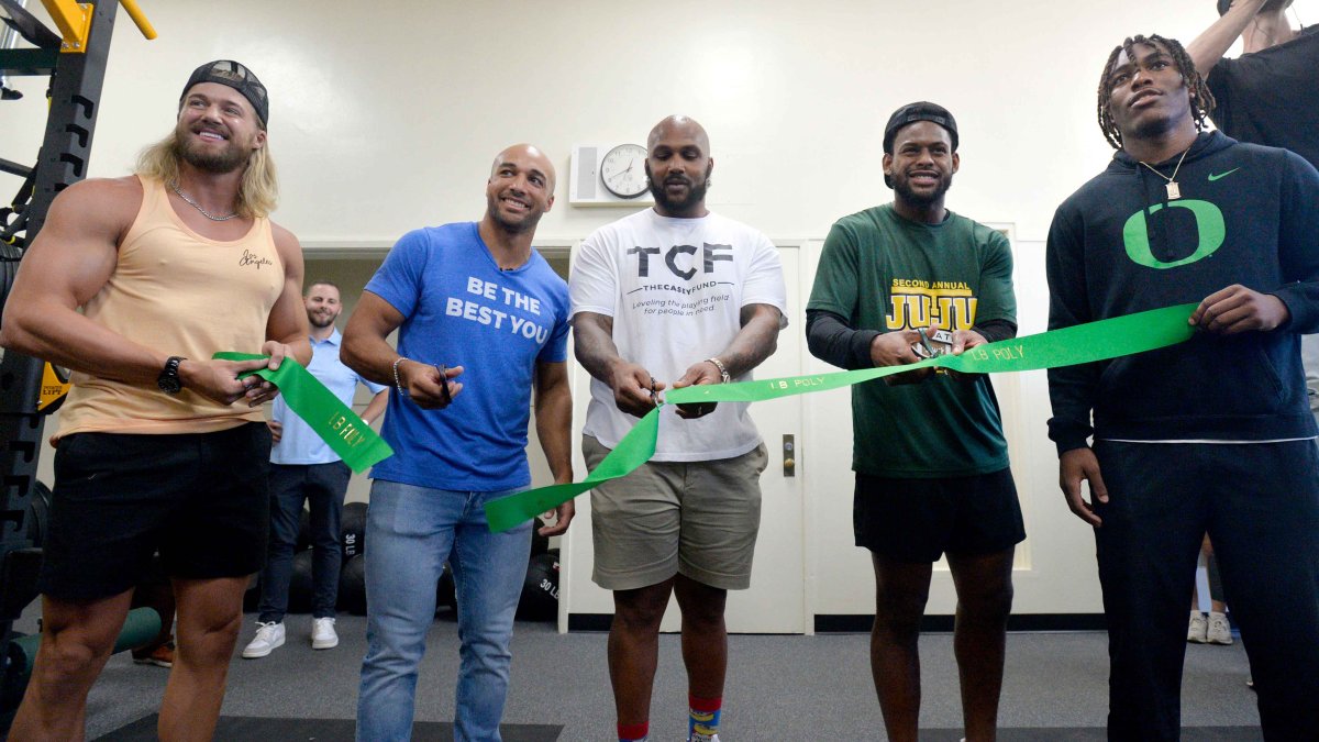 Chargers’ Austin Ekeler bringing weight rooms to schools through ...