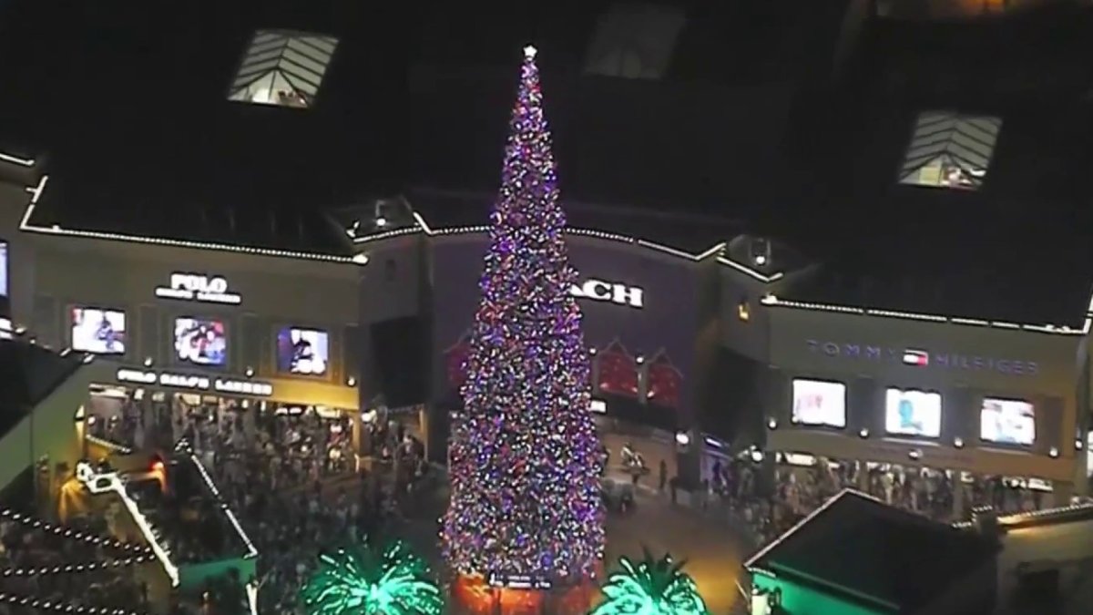 Christmas tree is now lit at Citadel Outlets – NBC Los Angeles