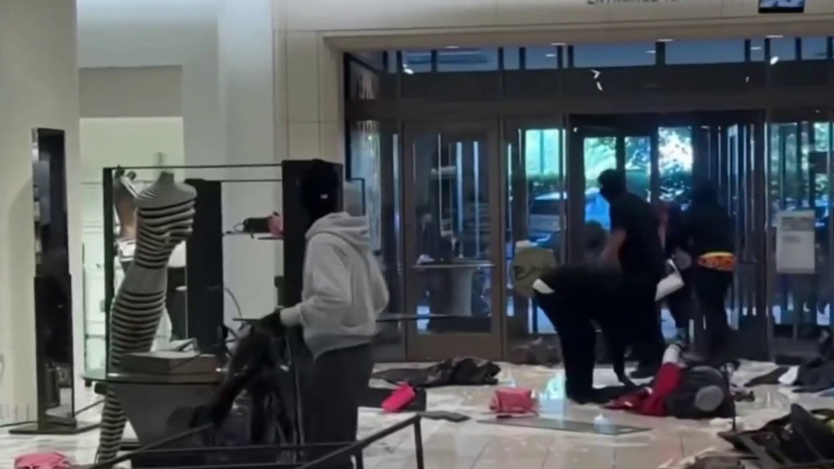 Law enforcement ramps up efforts to combat retail theft during holiday ...