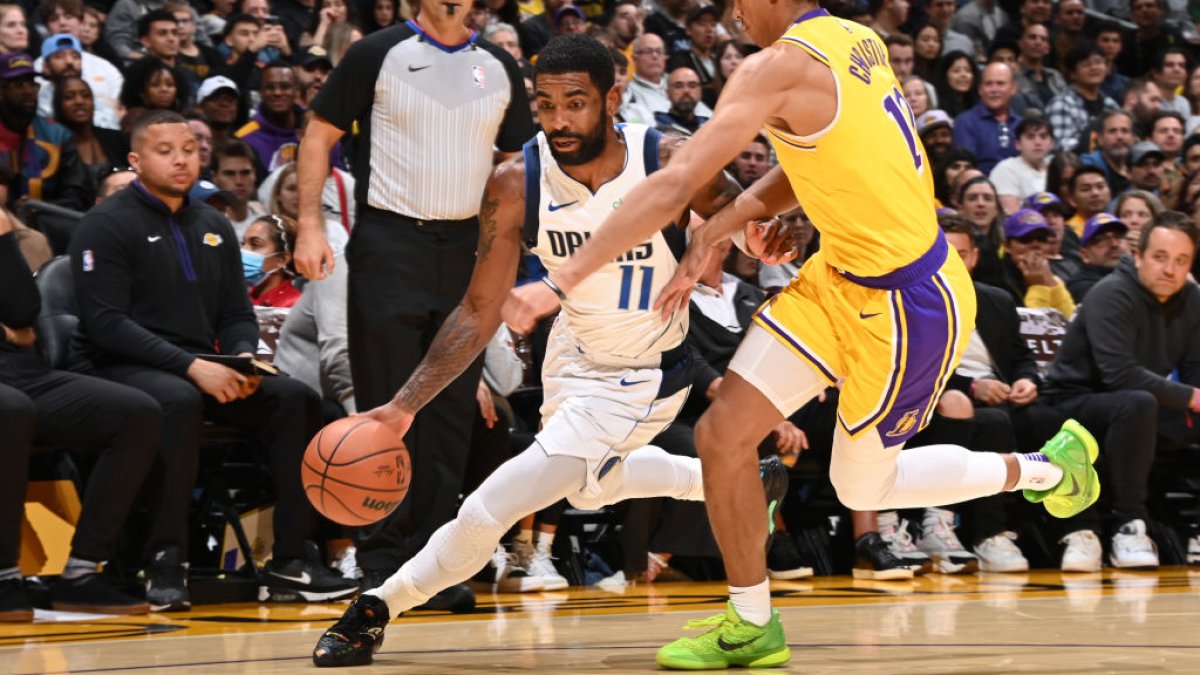 Dallas blows a 20-point lead in the 4th, but Kyrie’s 3-pointer pushes ...