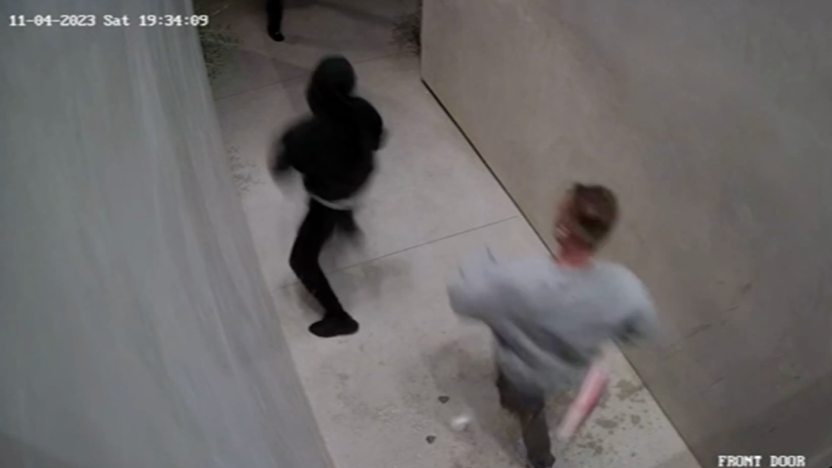 Homeowner shoots at intruders who ambush him in Mid-City – NBC Los Angeles