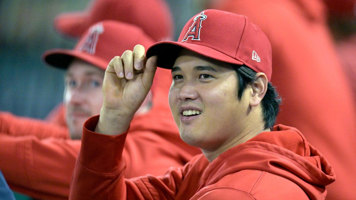 Shohei Ohtani donating 60,000 baseball gloves to Japanese ...