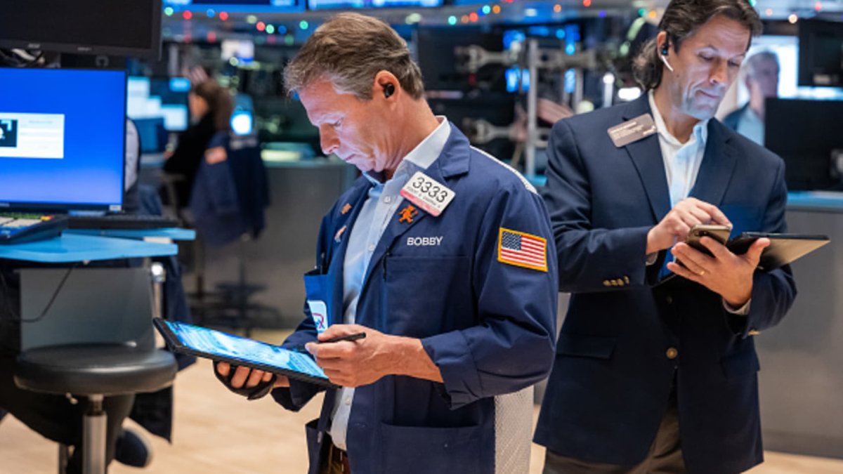 S&P 500 closes little changed Thursday, struggles to reach record: Live ...