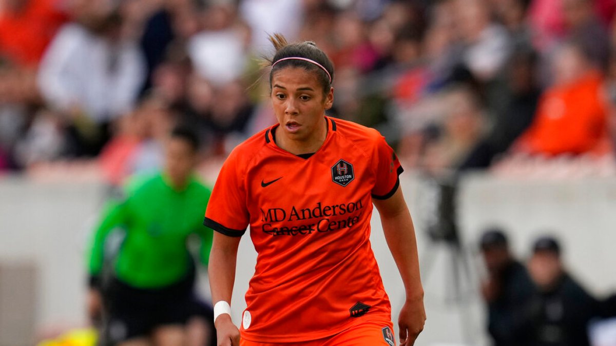 Houston Dash’s María Sánchez becomes the highest-paid player in NWSL ...