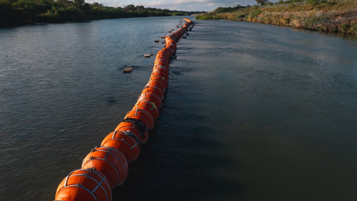 Appeals court orders Texas to move floating barrier on Rio Grande – NBC ...