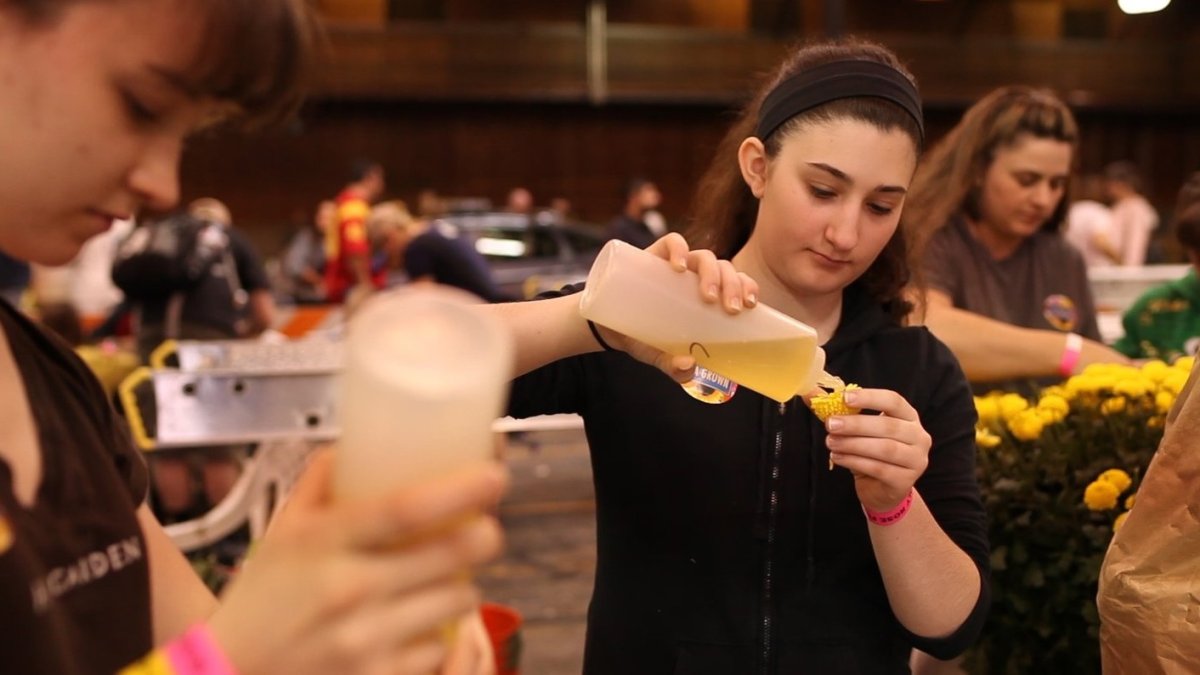 Eye the magic come together, petal by petal: It’s Rose Parade Float ...