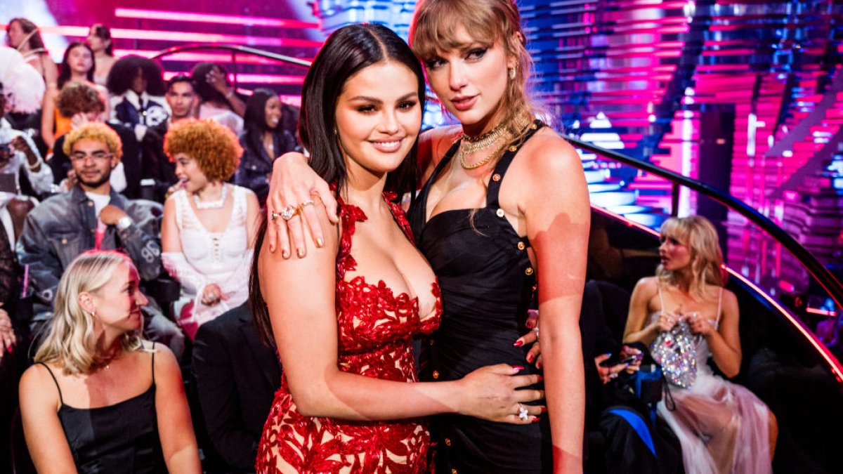 After viral photo, Selena Gomez reveals what she told Taylor Swift at the Golden Globes – NBC ...